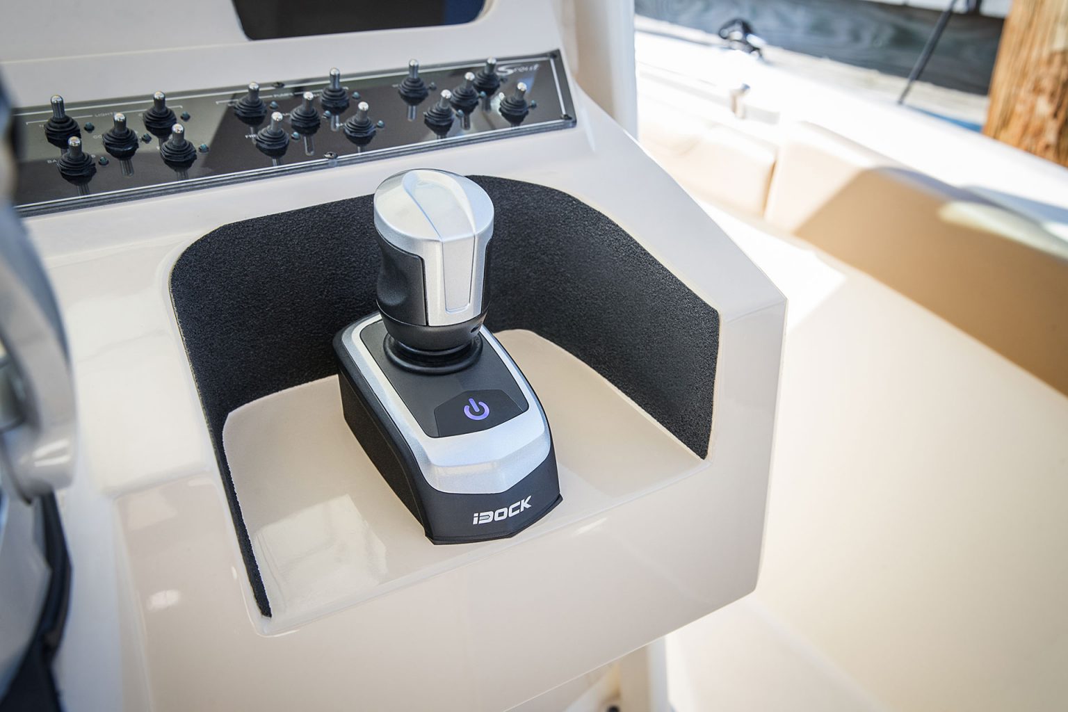 Hands on Test: The Evinrude iDock Joystick for Outboards