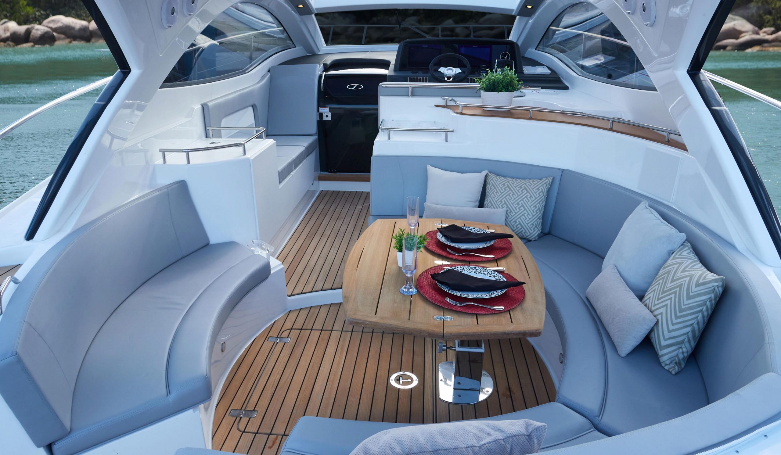 Schaefer Yacht 400 Featurette - Power Boating Magazine