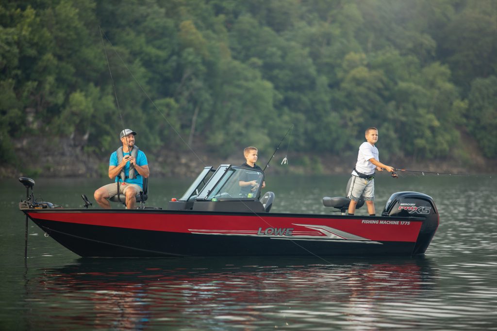 Lowe Fishing Machine 1775 WT - Power Boating Magazine