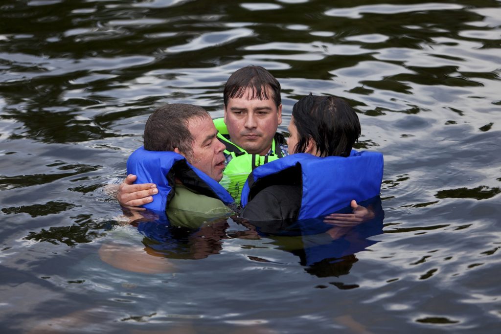 Cold Water Survival Tips - From Transport Canada 2022 - Power Boating ...