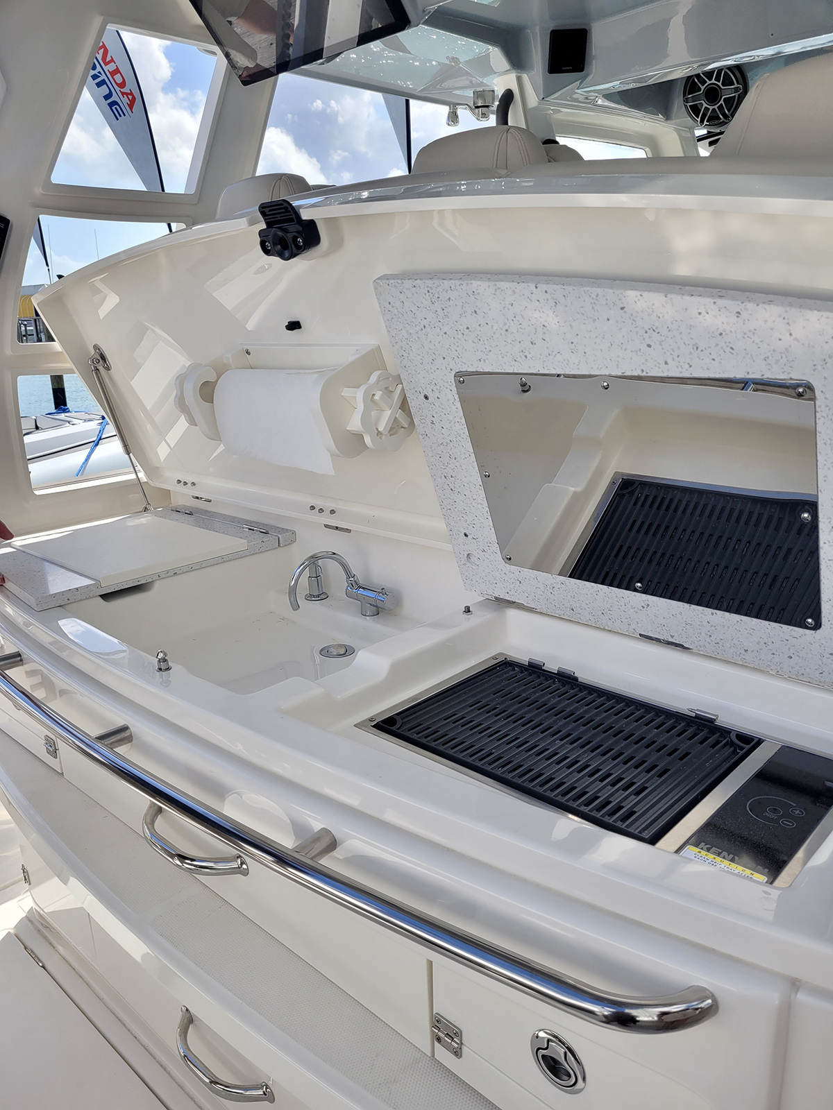 2022 Solace 415 CS - Power Boating Magazine