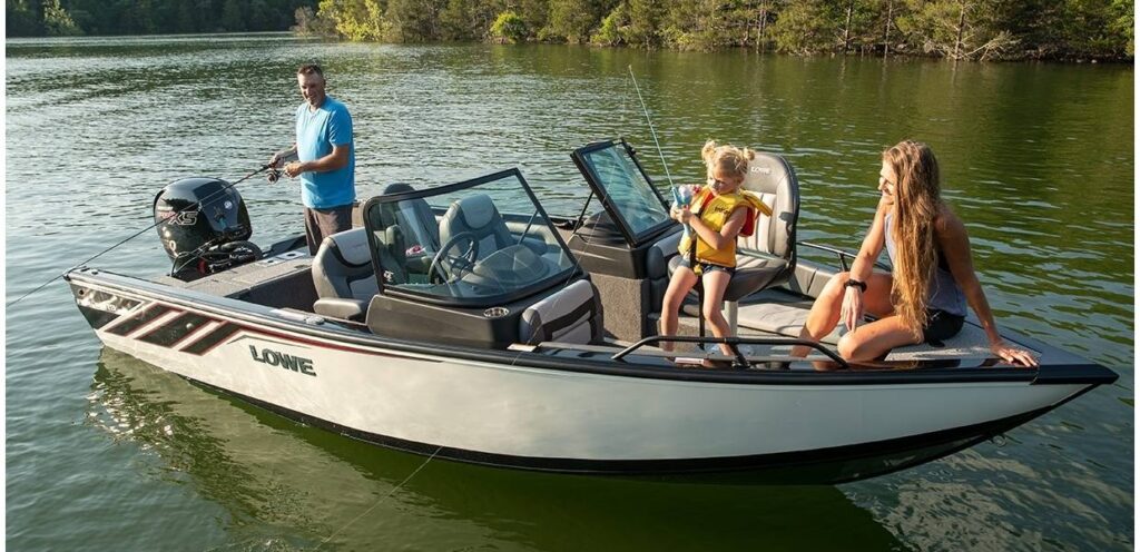 Lowe's dependable Fish and Ski 1900 - Power Boating Magazine