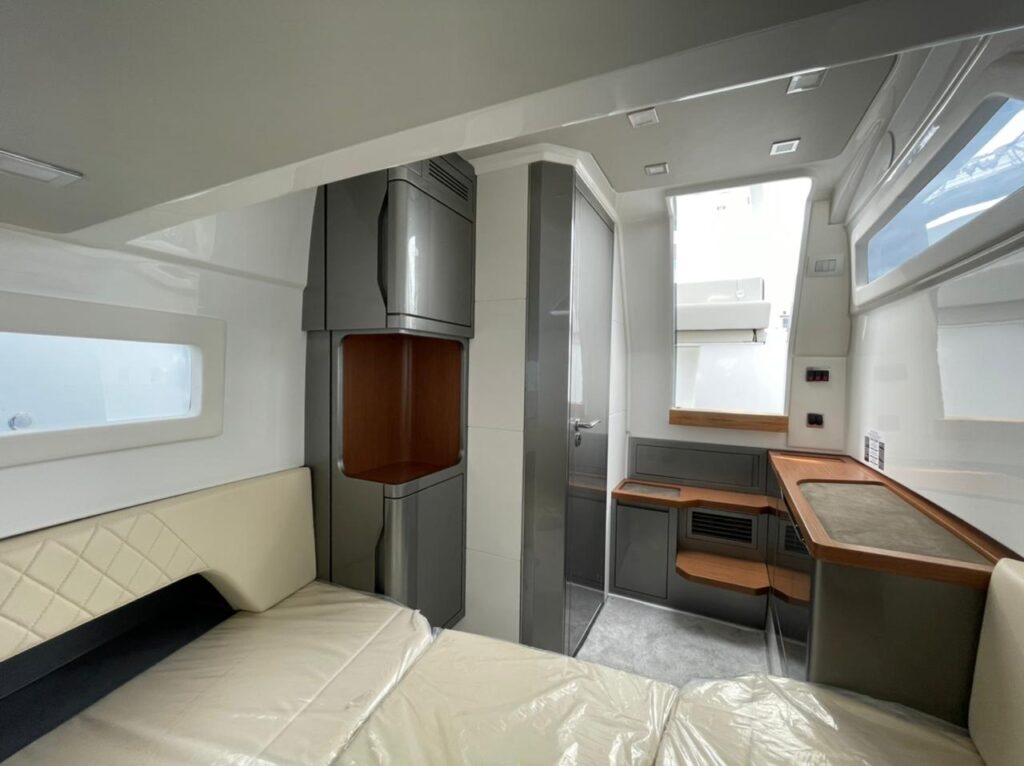 Discover the Schaefer V33 Centre Console - Power Boating Magazine