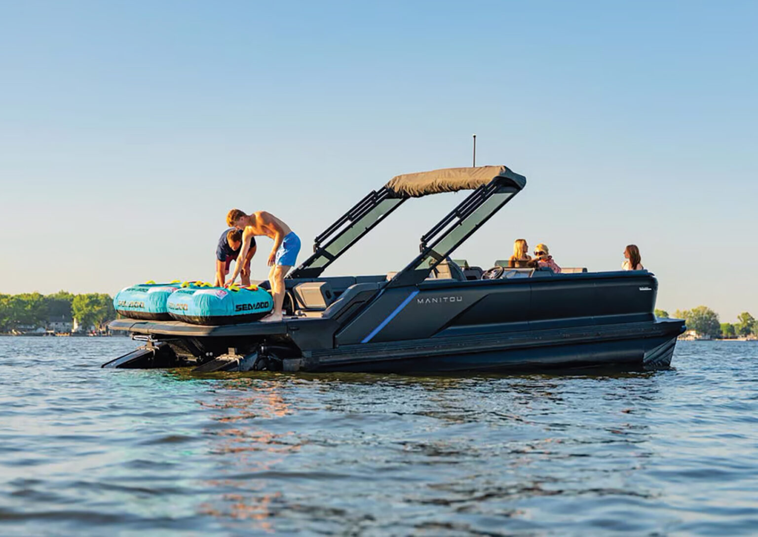 Manitou Explore 24 Max Navigator - Power Boating Magazine